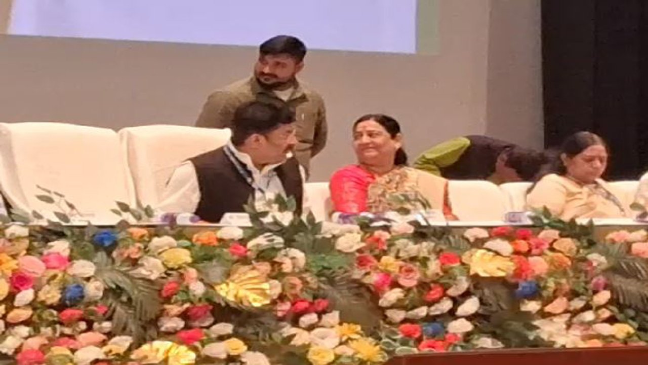भतीजे गुट के कार्यक्रम में शामिल हुईं सांसद वीणा देवी | Bihar News ...