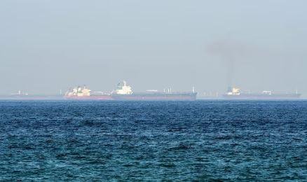 International News - Tanker Capsize : दुबई से यमन जा रहा तेल टैंकर डूबा ...