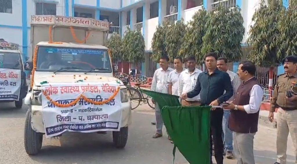 DM ने चापाकल मरम्मत दल को किया रवाना, कहा 'नहीं होनी चाहिए पानी की कमी'