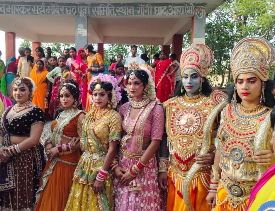 Arrah में पांच दिवसीय कृष्ण लीला को लेकर निकाली गई शोभायात्रा...